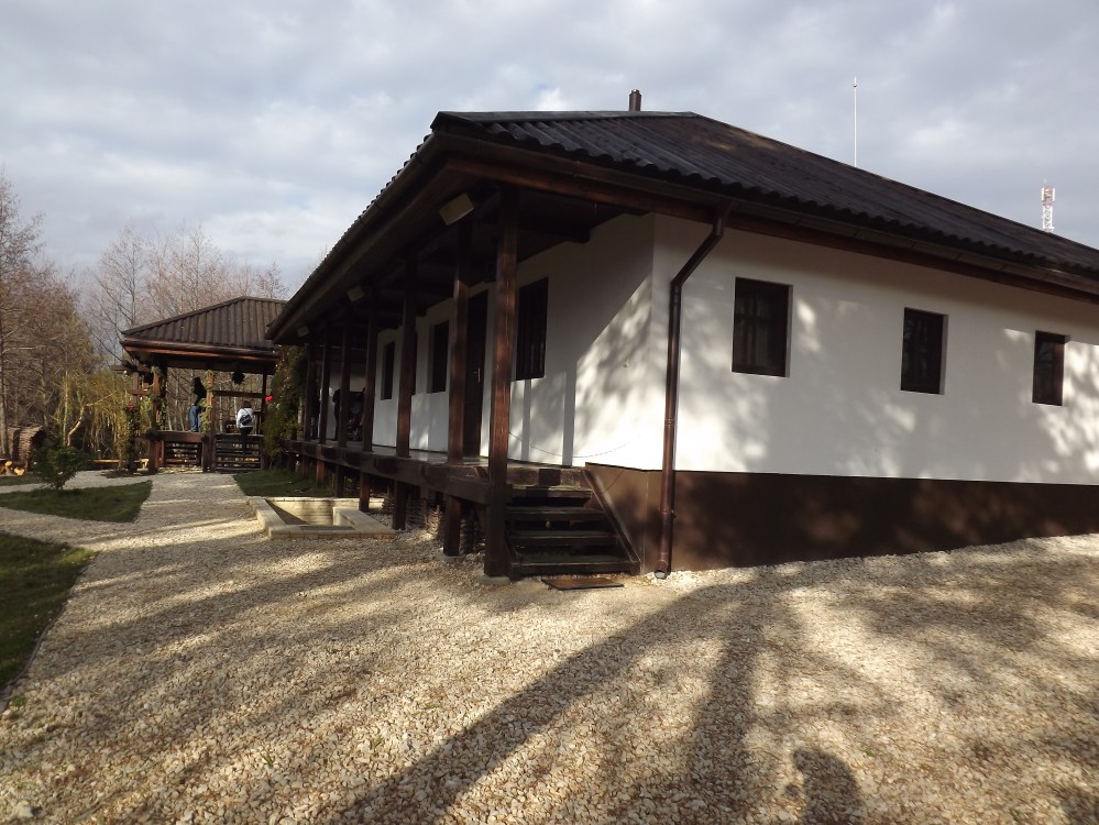 Moara cu apa de la Ohaba & Manastirea rupestra Sinca Veche ...